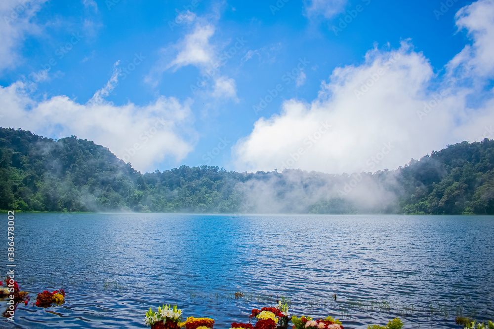 lago volcánico de Chicabal y bosque natural Stock Photo | Adobe Stock