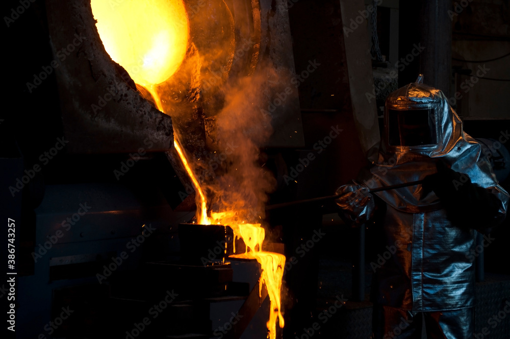 Proceso de fundición de material de procesos mineros. Stock Photo ...