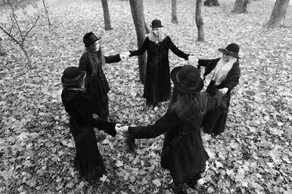 Fotka „Coven of witches, a group of friends as witches on Halloween ...