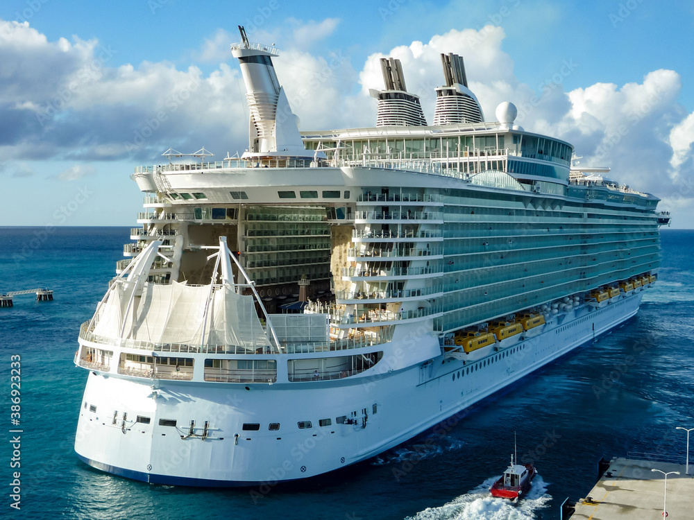 Grösstes Kreuzfahrtschiff der Welt / Largest biggest gigantic cruise ...