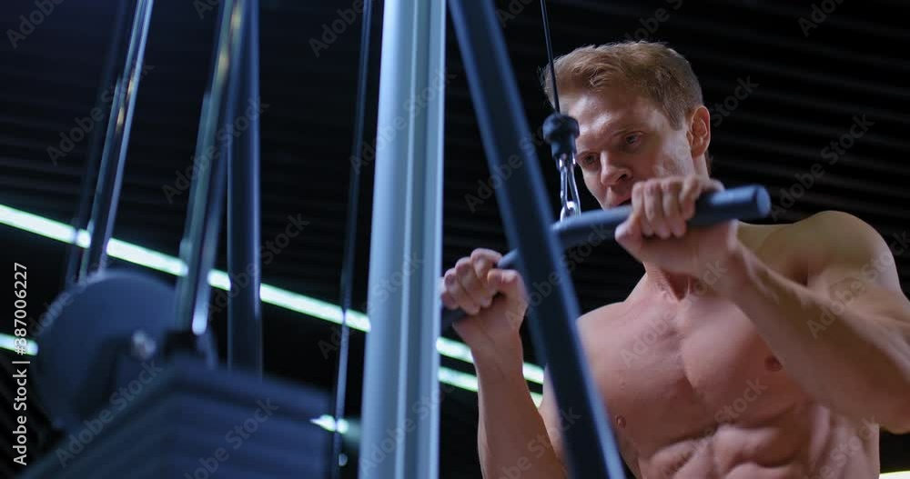 Vidéo Stock Portrait, male athlete bodybuilder doing exercises for the ...