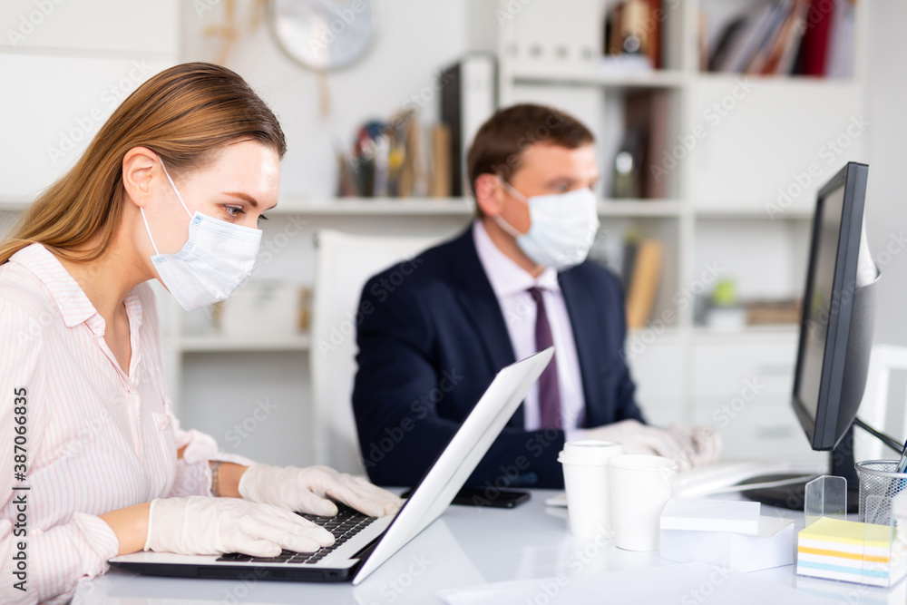 Use of personal protective equipment by office workers in a pandemic ...