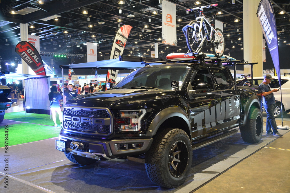 Ford raptor pick up at Bumper to Bumper Prime car show in Pasay ...