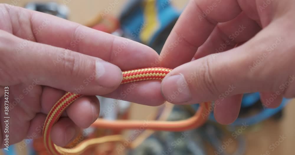 How to tie a single eight on a rope, part of a stopper knot also known ...