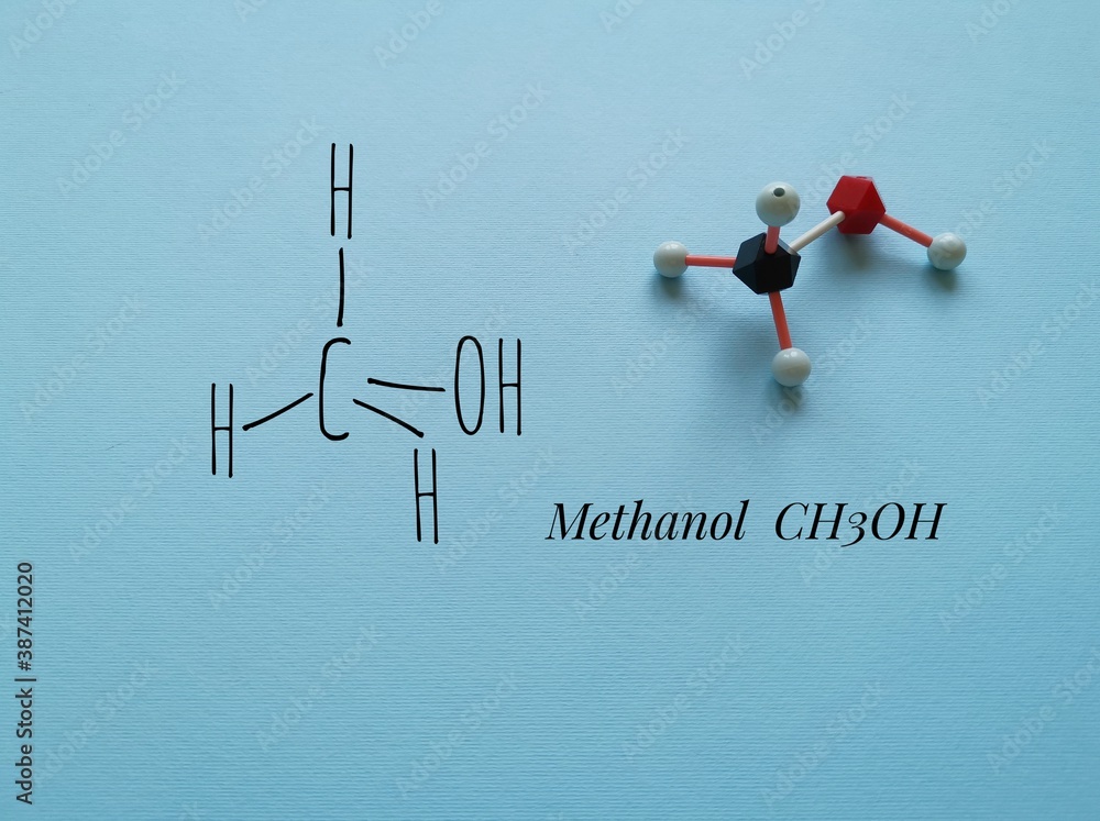 Structural chemical formula and molecular structure model of methanol ...