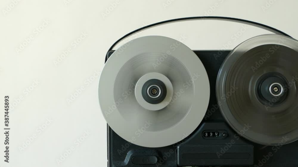 Vidéo Stock Black reel to reel tape recorder. Rewinds retro tape ...