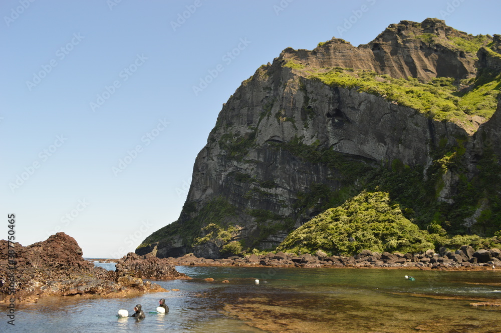 Hiking in the mountains, volcanoes and lava tunnels of Jeju Island ...