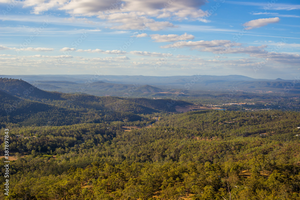 Australian bush scenes along the the Great Dividing Range in Australia ...