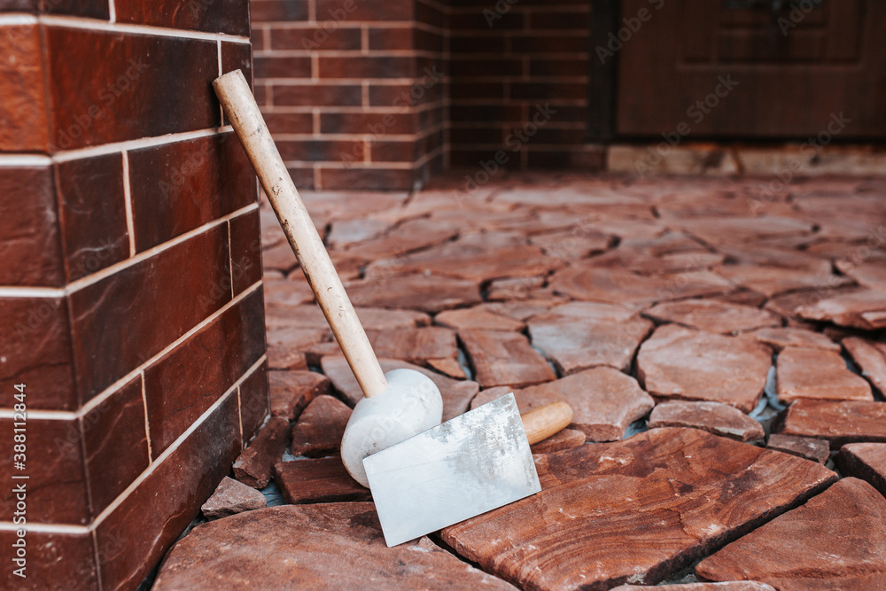 Professional installation of facing tiles - natural stone decor ...