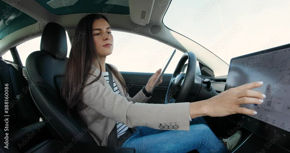 Video Stock Side view of young Caucasian woman sitting in electric car ...