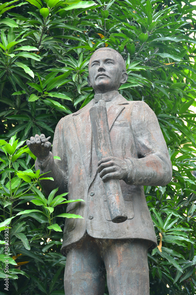 Jose Rizal statue at Intramuros walled city in Manila, Philippines ...