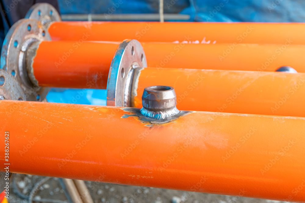 Foto de View of the weldolet fitting weld of the pipe with gas tungsten ...
