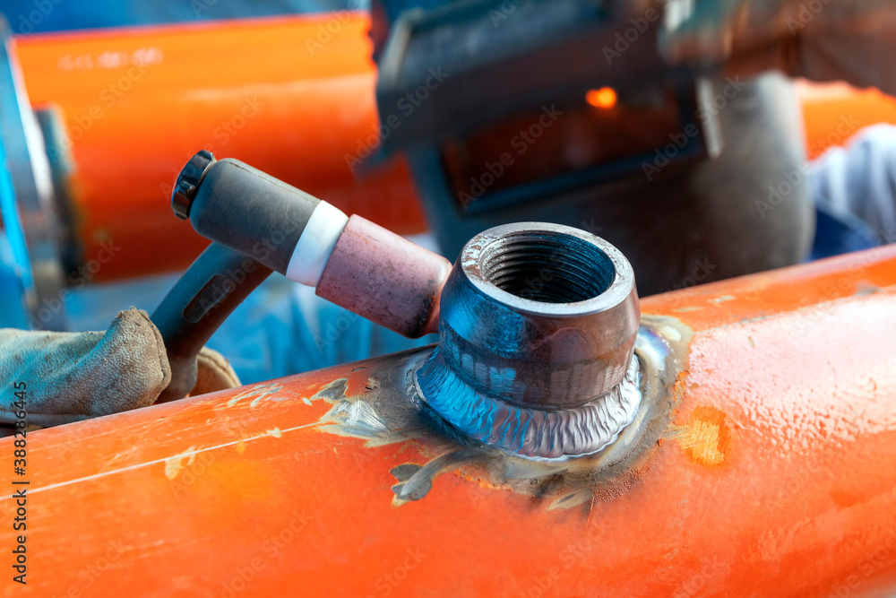 Foto de View of the small-branch connection of the pipe with gas ...