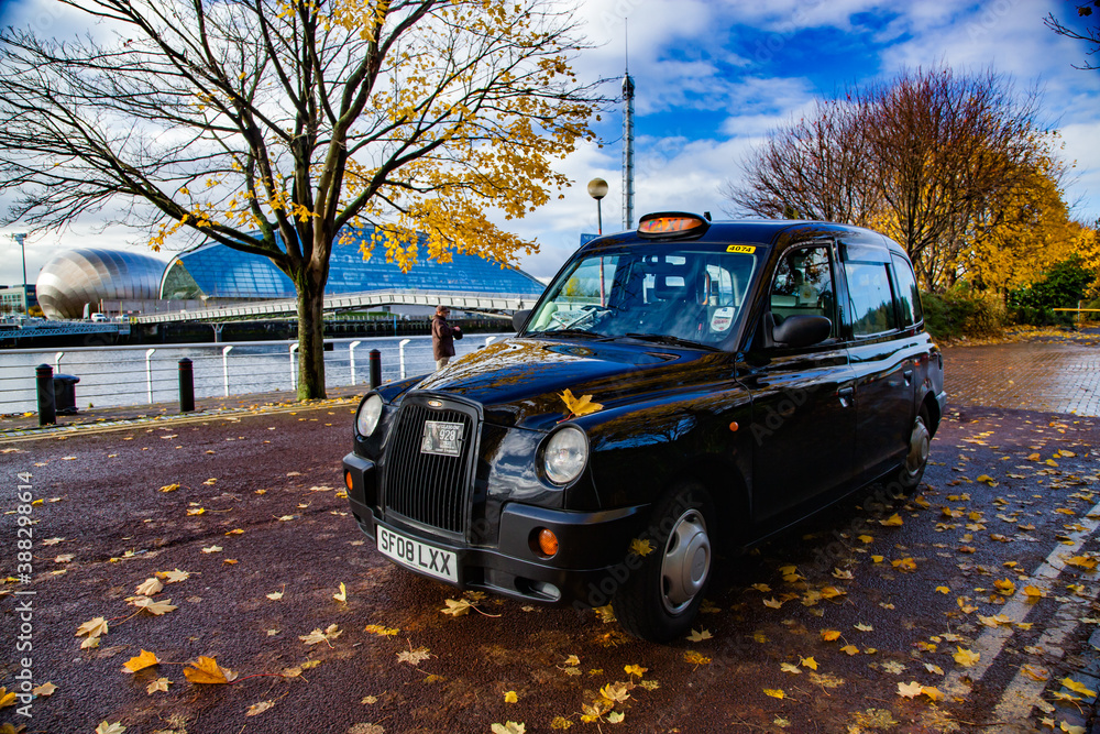 Glasgow, Scotland, Nov 13, 2013: Fall in the city. Clyde river ...
