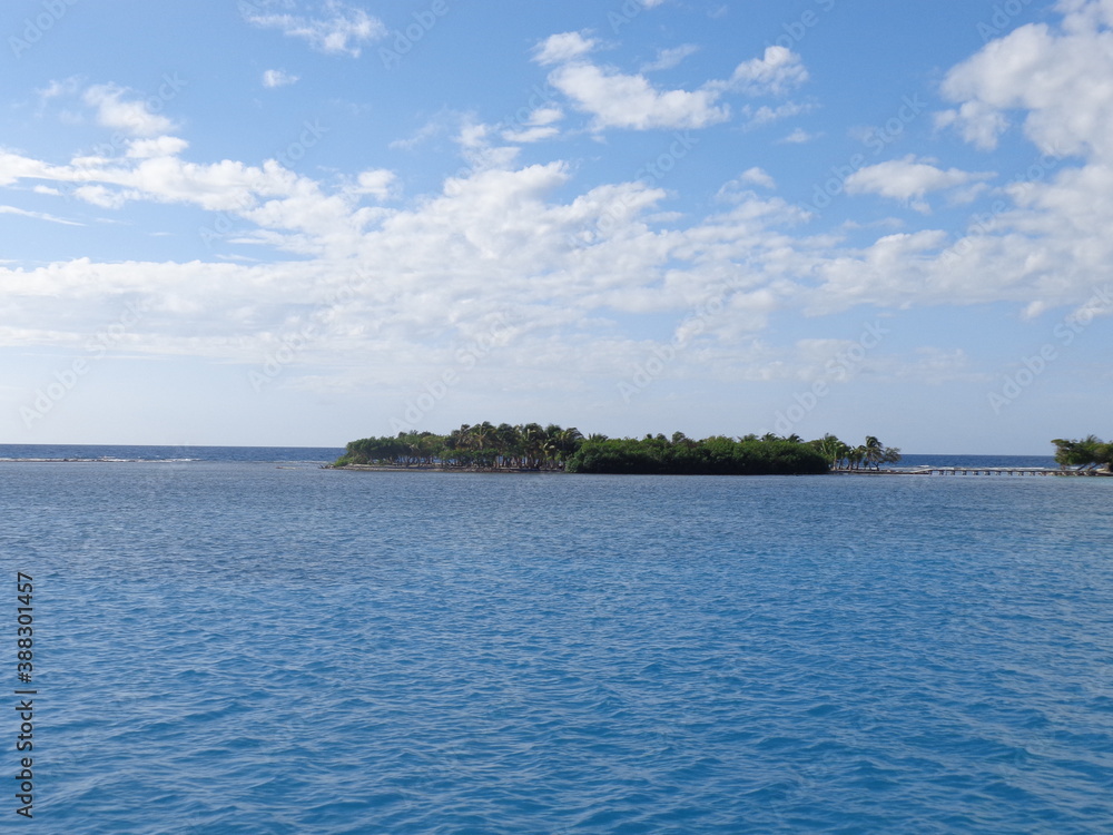 The stunning sunsets, beaches, coral reefs and huts on the Belize ...