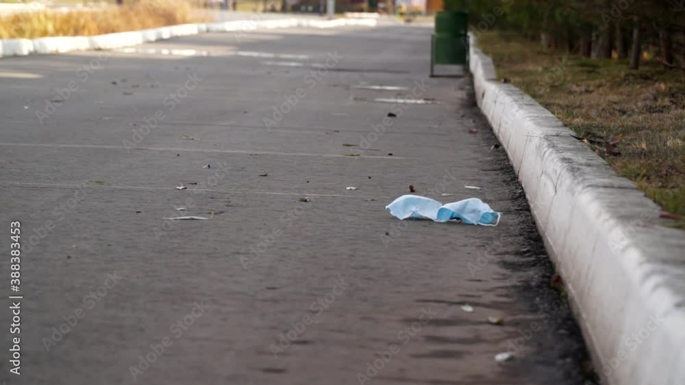 The coronavirus outbreak is garbage in the forest, Park, and river ...