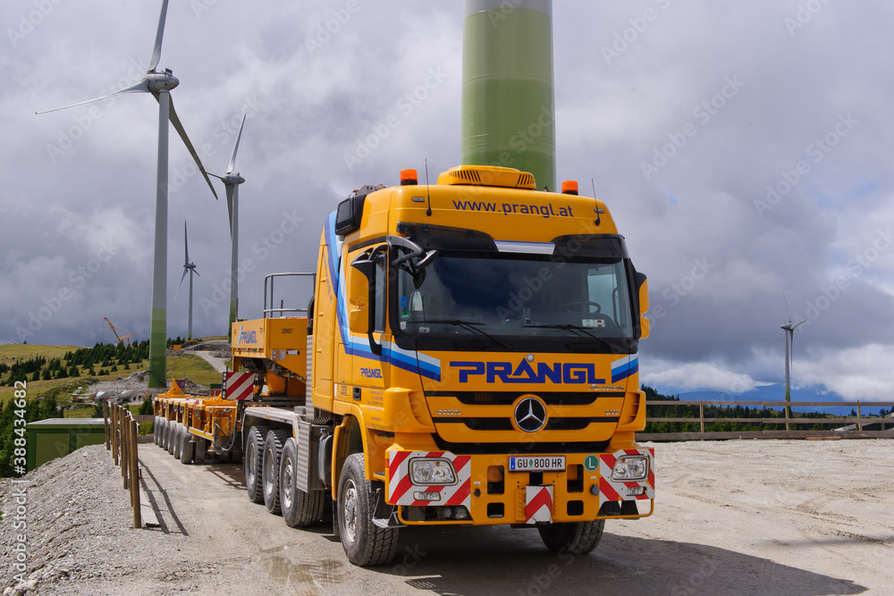Foto de Mercedes benz actros heavy load tractor with low loader ...