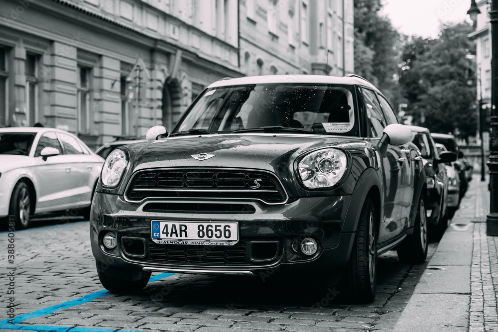 Black Mini Cooper Countryman S All4 Sd Car With 2.0 Litre Turbodiesel ...