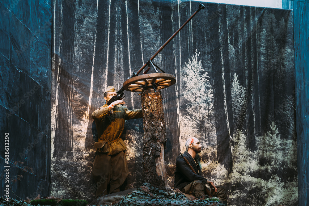 Soviet Belarusian partisans with cannon In The Belarusian Museum Of The ...