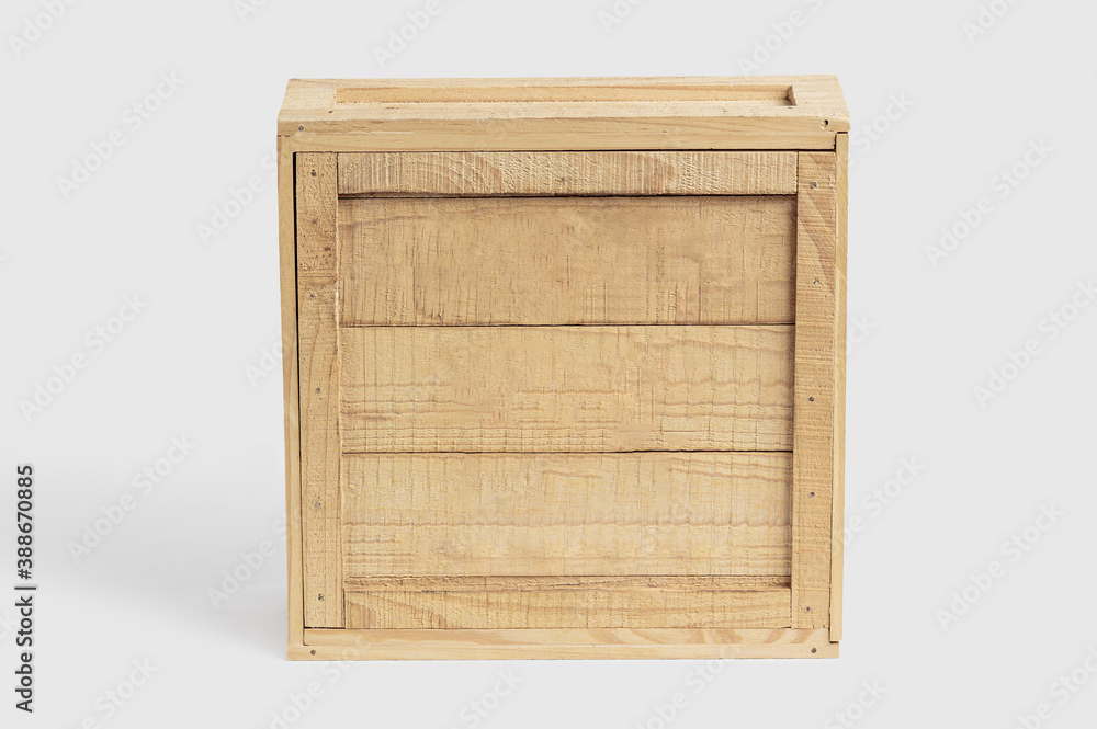 Caja de Madera, Cerrada, Aislada en fondo Blanco Stock Photo | Adobe Stock