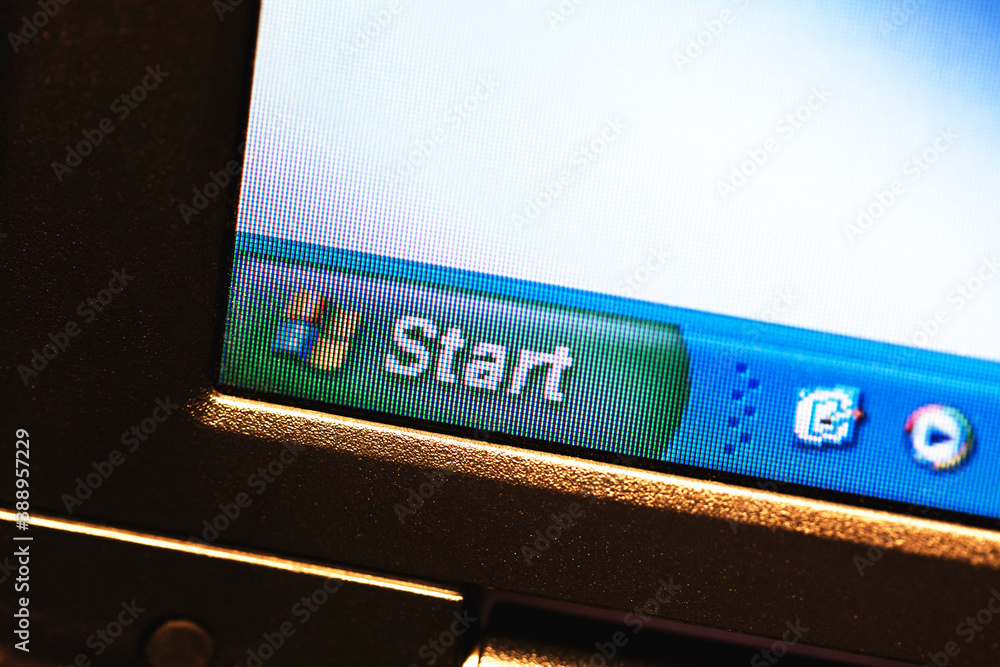 Foto de Windows XP start menu bar, windows logo on an old low ...