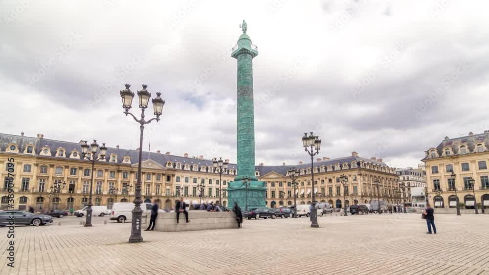 Vendome column with statue of Napoleon Bonaparte on the Place Vendome ...