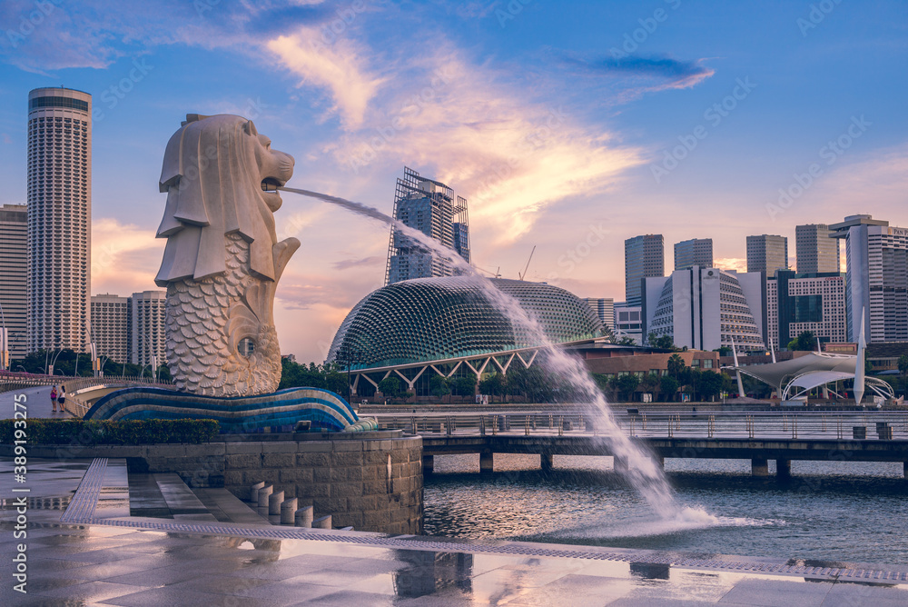 May 21, 2016: merlion statue at merlion park in marina bay of singapore ...