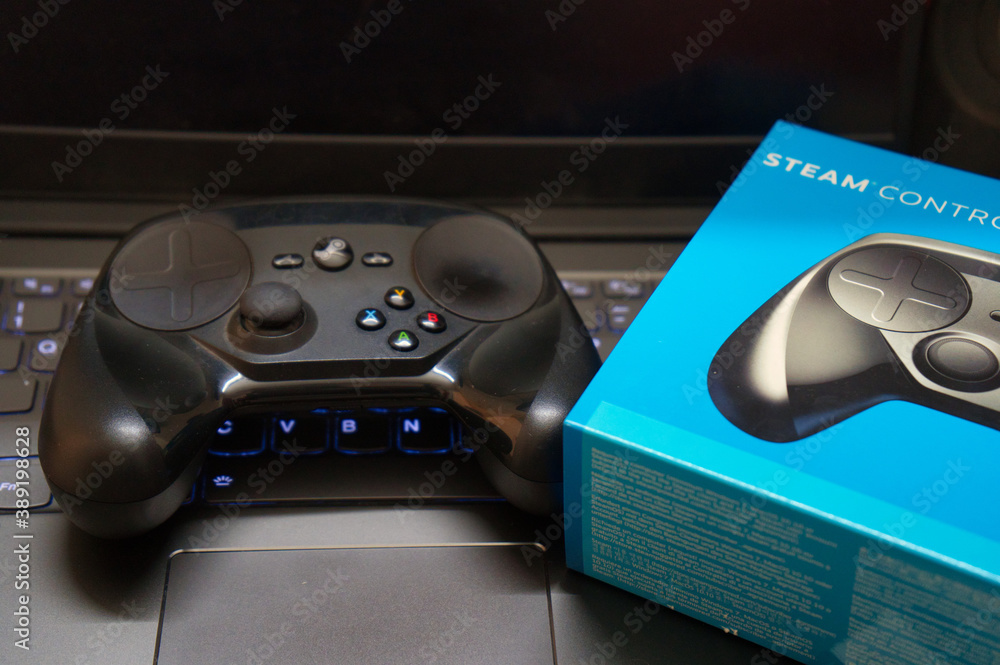 Foto de Steam Controller by Valve with its original box in its original ...