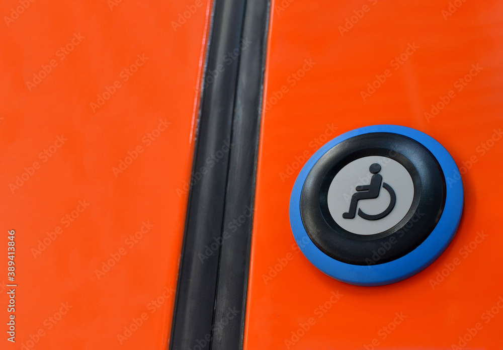Foto de Button with sign wheelchair. Train door push button press to ...