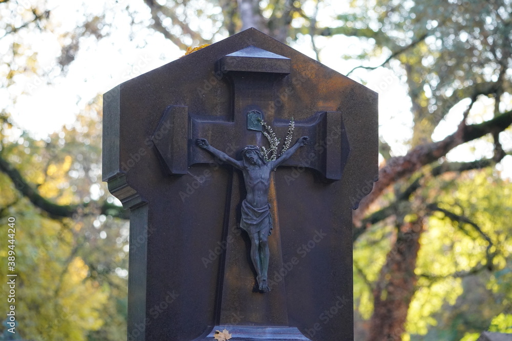 trauer, jesus, kreuz , ruhe, friedhof, grabstein, münchen, ostfriedhof, statue, stein, grab ...