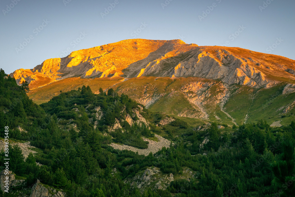Hiking to Koncheto, view across the peaks of the Pirin Mountains in ...