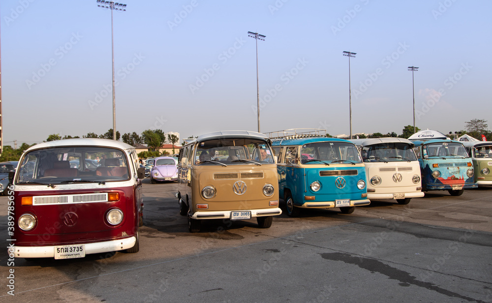 Vintage Volkswagen Microbus Transporter T2 in Bangkok VW owner club ...