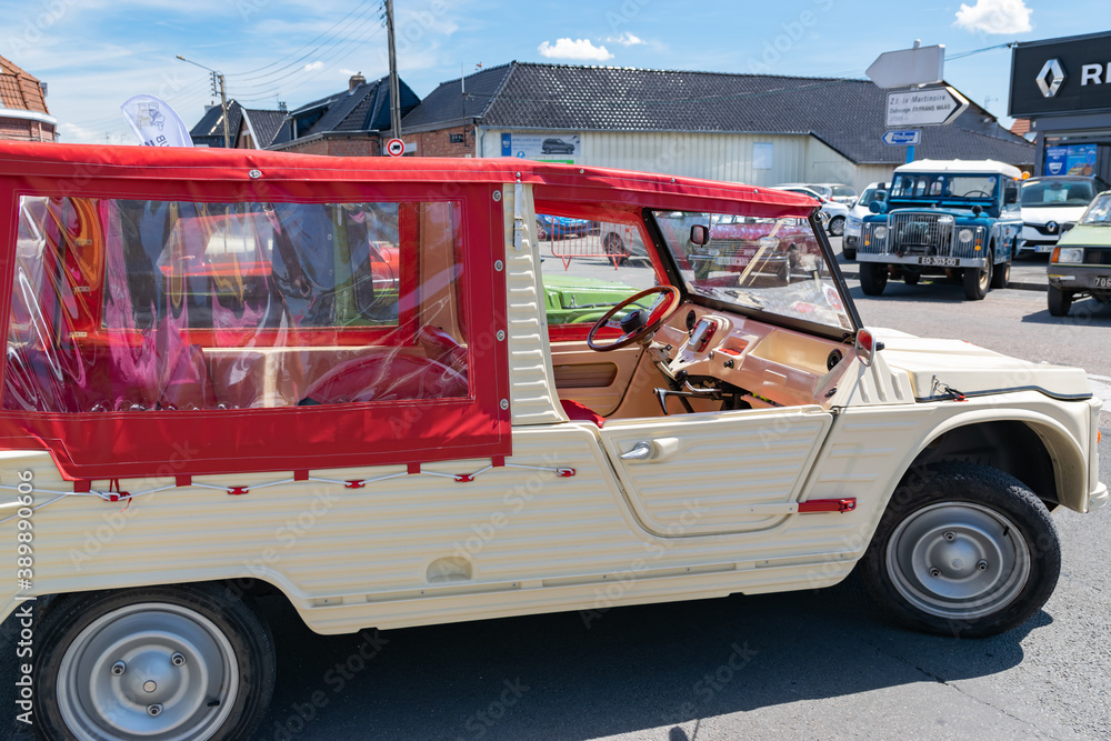 Foto de Wattrelos,FRANCE-June 02,2019: view of the Citroën Méhari,car ...