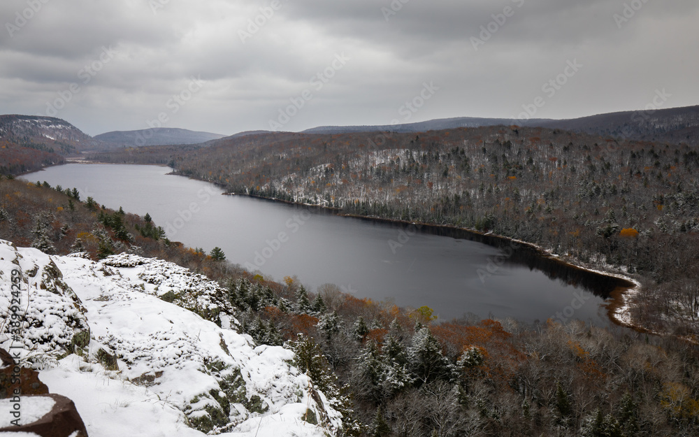 Lake of the Clouds in snow and winter at Porcupine Mountains Wilderness ...
