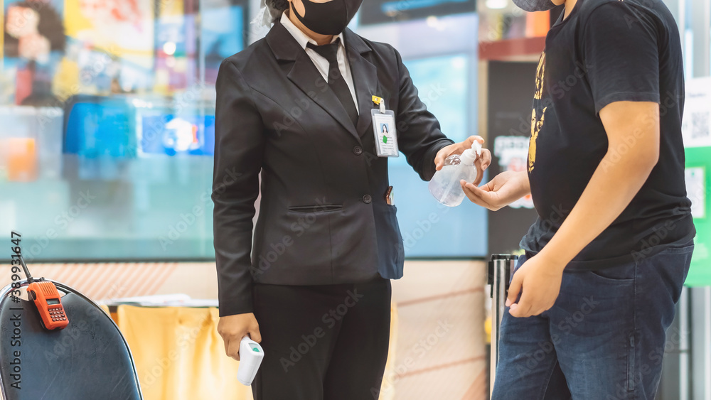 Foto de Hand of customer waits for a drop of alcohol gel from female ...