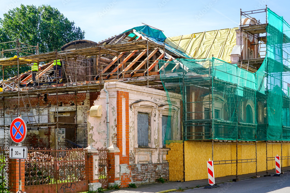 reconstruction of an old house, replacement of roof wooden structures ...