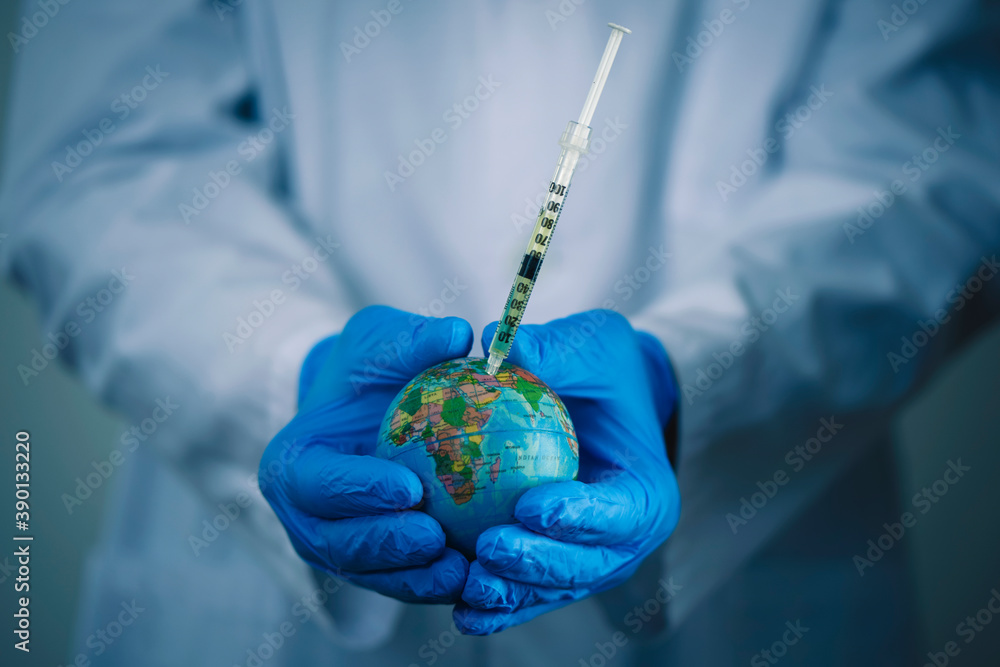 doctor man vaccinating the world Stock-Foto | Adobe Stock