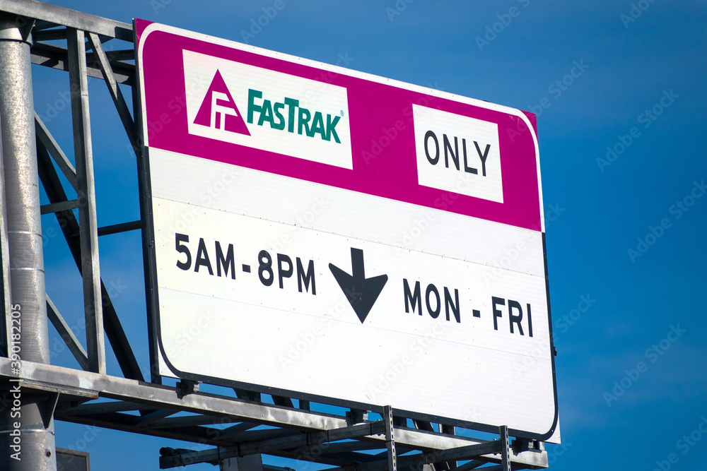 Foto de FasTrak express lane sign. FasTrak is an electronic toll ...