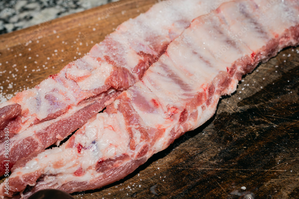 asado típico y tradicional argentino carne de vaca cerdo chinchulin ...