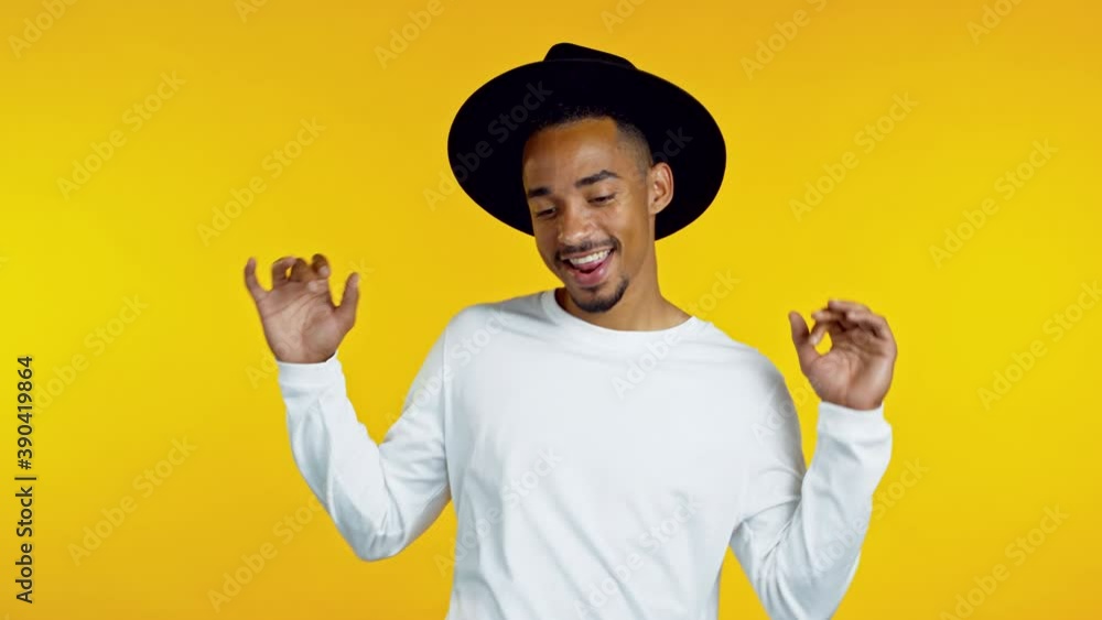 Vidéo Stock Hipster african man dancing positive on yellow studio ...