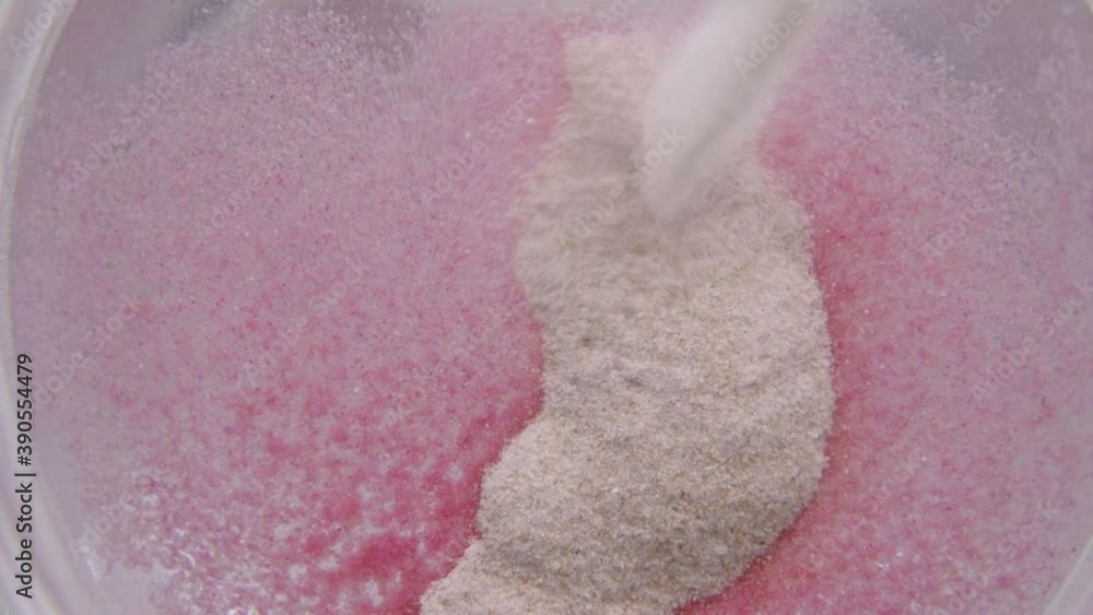 Vidéo Stock powder, fill, blend, dissolve, liquid, closeup, color, mix ...