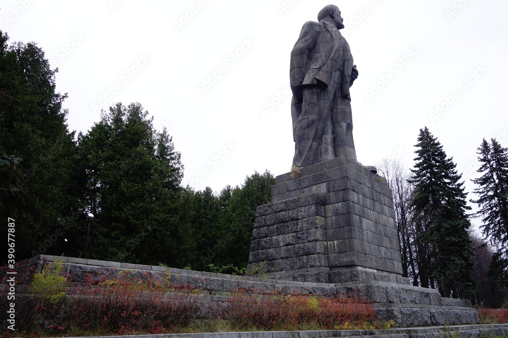 Statue of Vladimir Lenin at Dubna, Russia, in autumn, second tallest ...