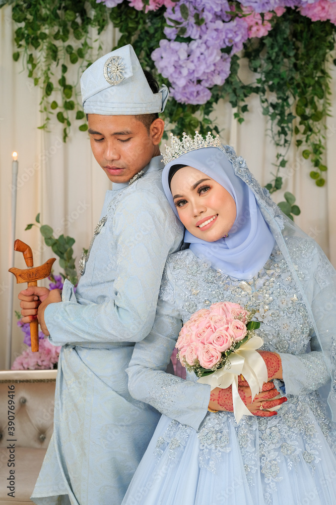 Indoor shooting for Malay wedding, the bride and groom wearing Malay ...
