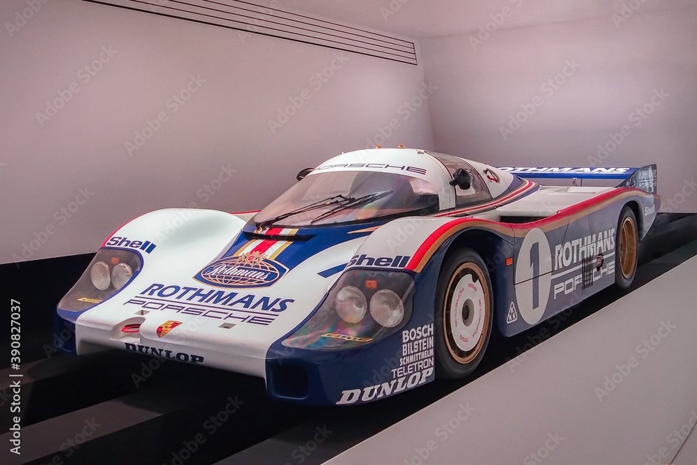 Foto de STUTTGART, GERMANY-APRIL 7, 2017: 1982 Porsche 956 in the ...