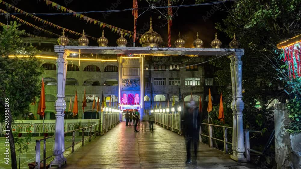 Gurudwara MANIKARAN Sahib Iron Bridge. Hyperlapse 4k vídeo de Stock ...
