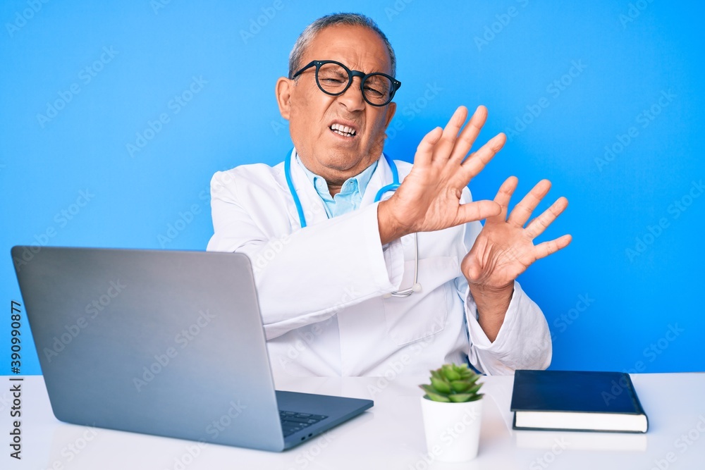 Reaction Face Computer