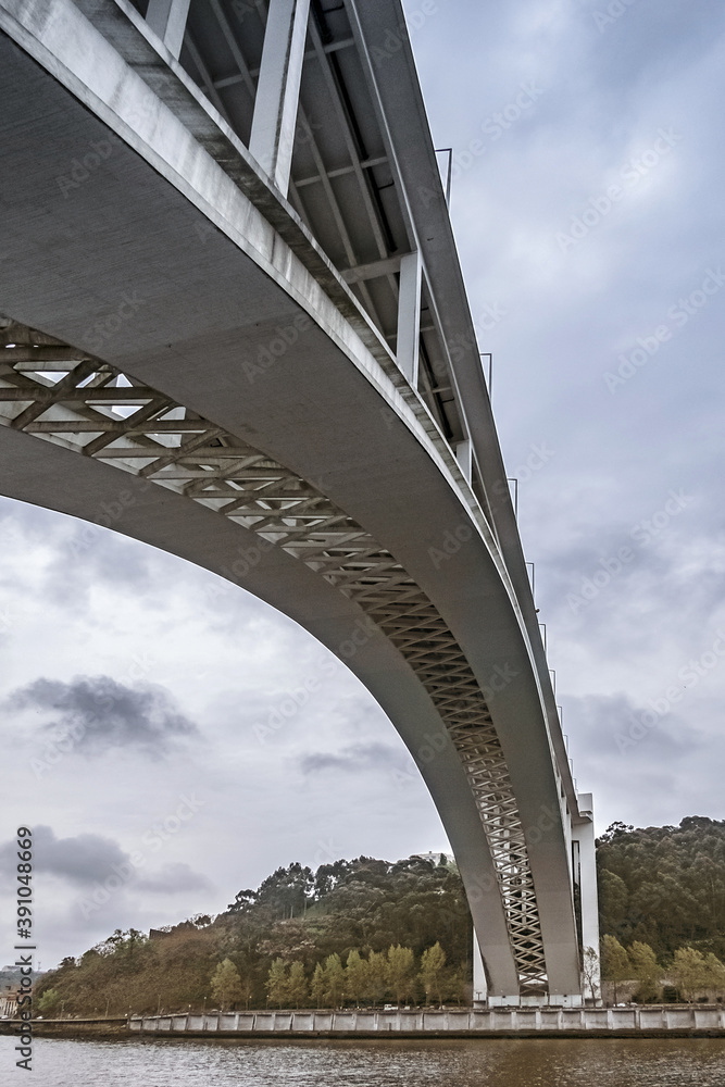 Arrabida Bridge - arch bridge of reinforced concrete over the Douro ...