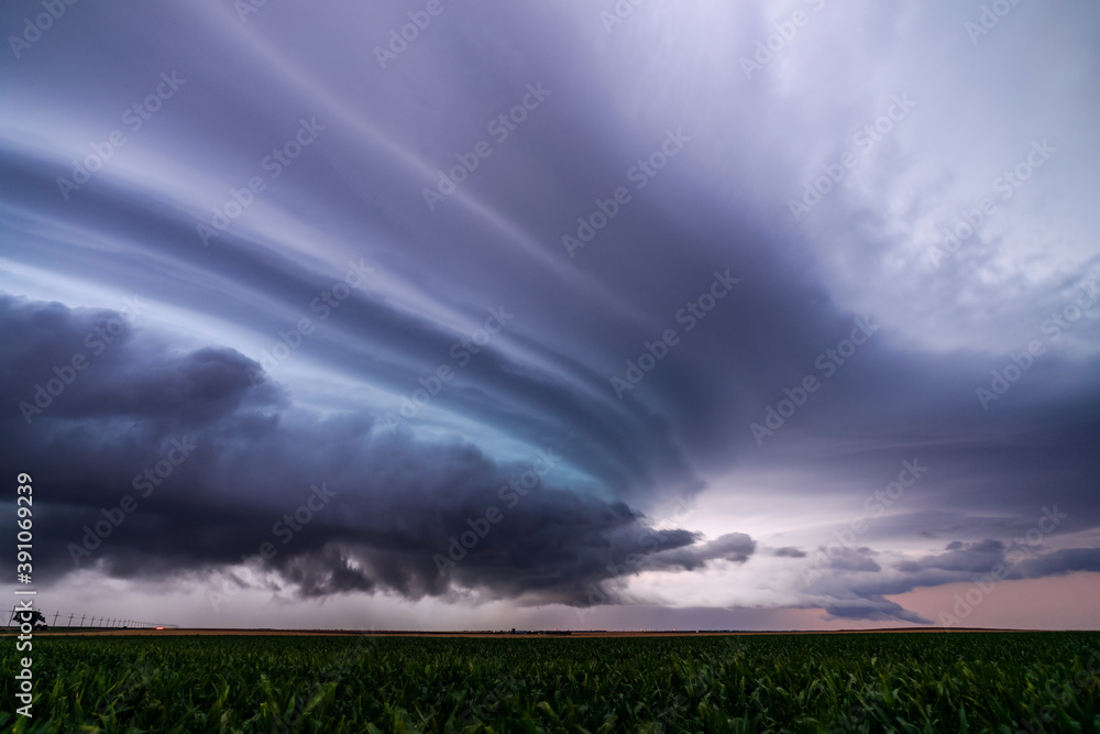 Supercell thunderstorm wall mural wallpaper | Muraledesign.com