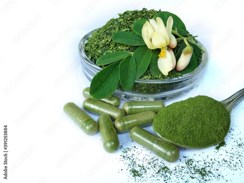 Moringa leaves and flowers (Moringa oleifera) Moringa powder capsules ...