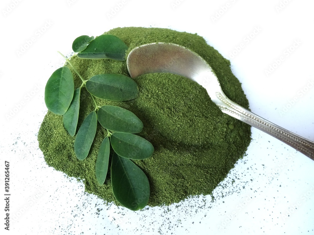 Moringa leaves and flowers (Moringa oleifera) Moringa powder capsules ...
